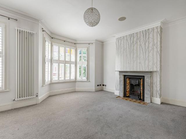 St. Albans Avenue, London, W4
