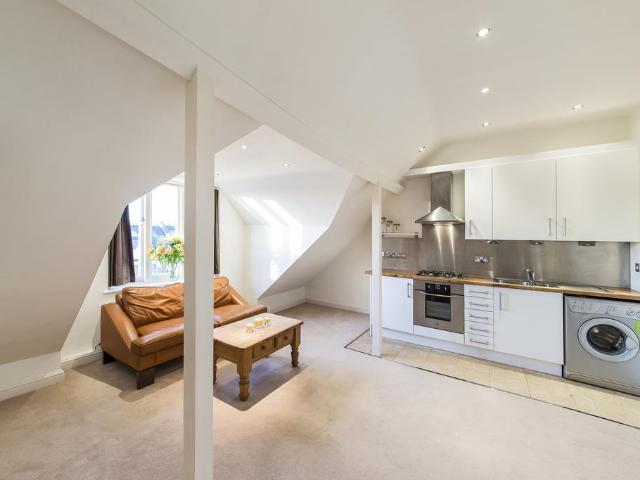 St. Albans Avenue, London, W4 1 bed flat to rent £1,750 pcm £404 pw
