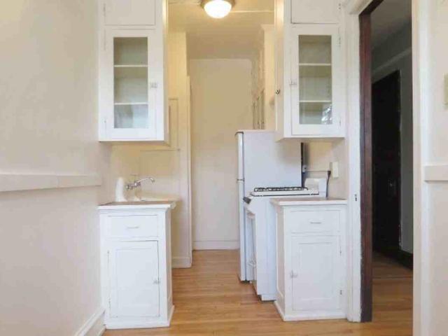 St. Albans Flats Studio Apartment for Rent at 682 Grand Ave, St. Paul, MN 55105 Summit Hill