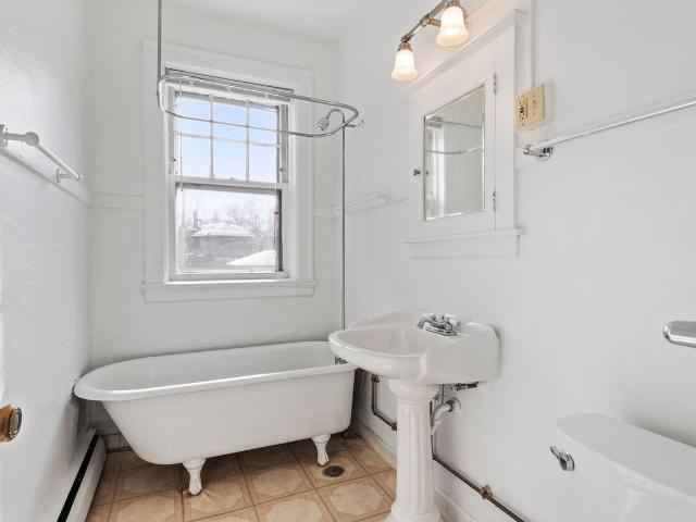 St. Albans Flats Studio Apartment for Rent at 682 Grand Ave, St. Paul, MN 55105 Summit Hill