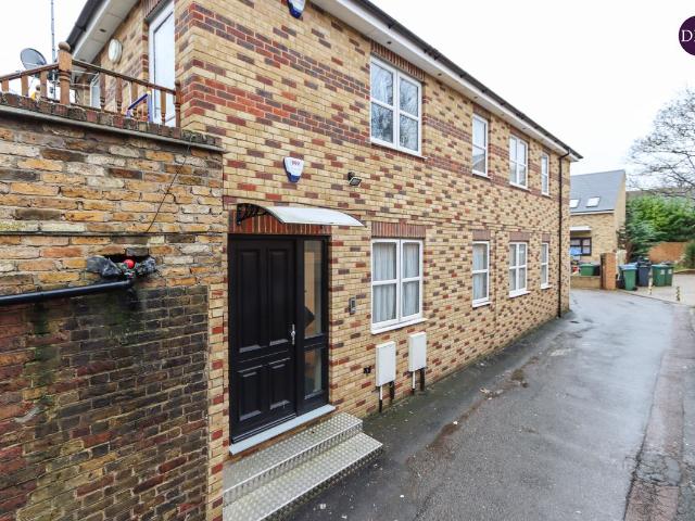St. Albans Road, Watford, Hertfordshire WD17, 2 bed flat to rent, £1,400 pcm | PrimeLocation
