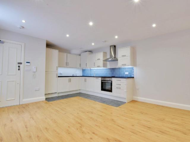 St. Albans Road, Watford, Hertfordshire WD17, 2 bed flat to rent, £1,400 pcm | PrimeLocation