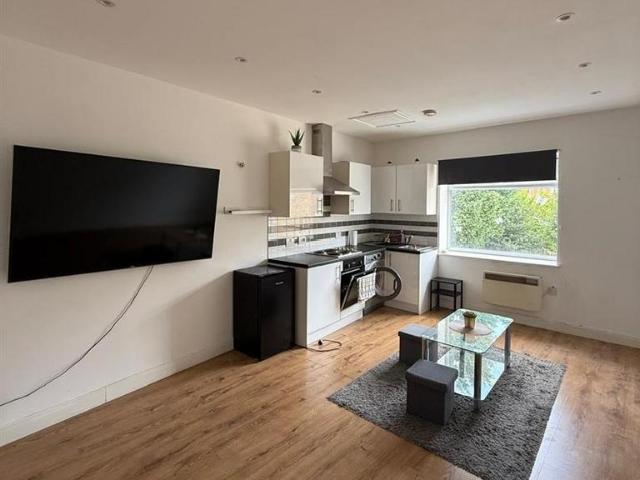St. Albans Road, Watford WD17 1 bed flat to rent £1,325 pcm £306 pw