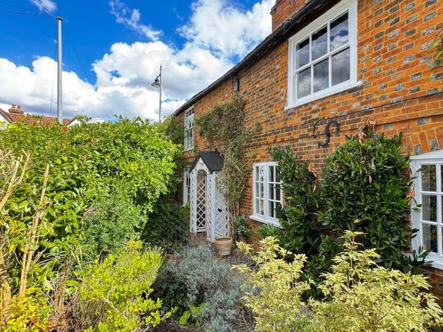 St. Albans Road, Codicote SG4, 2 bed flat to rent, £1,650 pcm | PrimeLocation