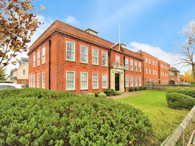 St Albans Road East, Hatfield, AL10 2 bed apartment to rent £1,550 pcm £358 pw