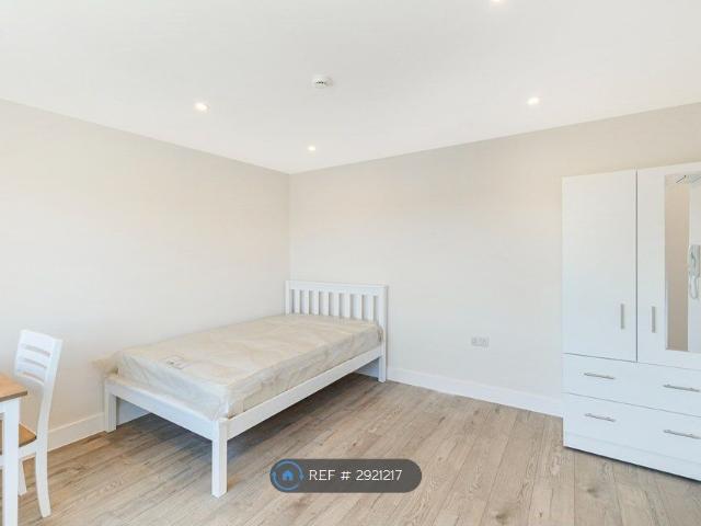 St Albans Road, Hemel Hempstead HP2, Studio to rent, £795 pcm | PrimeLocation