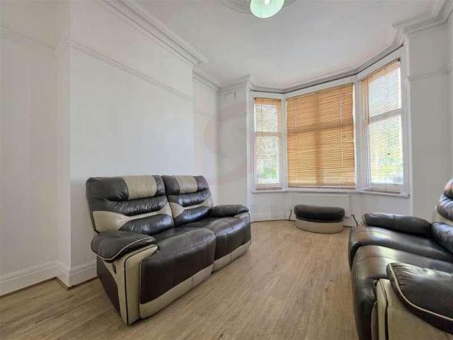 St. Albans Road, Off London Road, Leicester, LE2