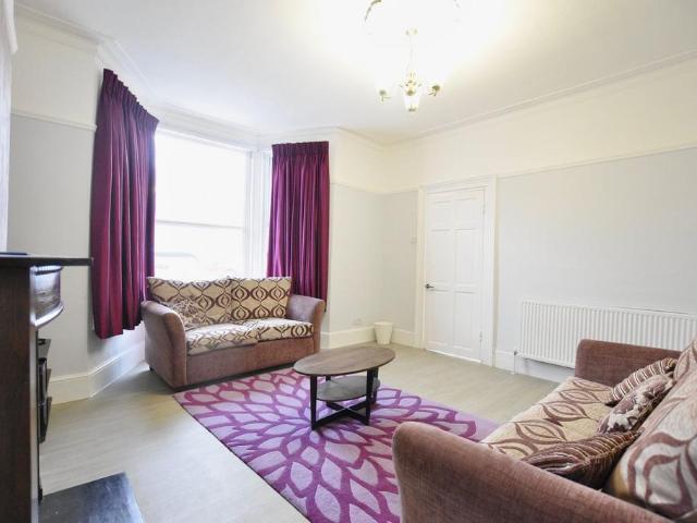 St. Albans Road, Seven Kings, IG3 4 bed terraced house to rent £2,800 pcm £646 pw