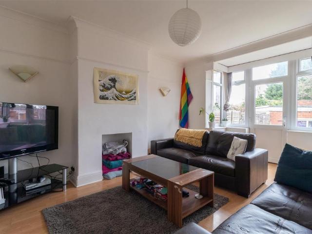 St Anne`s Road, Headingley, Leeds 5 bed house to rent £2,037 pcm £470 pw