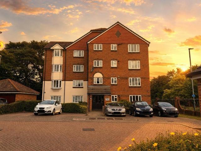 St Annes Way, Redhill RH1, 1 bed flat to rent, £1,350 pcm | PrimeLocation