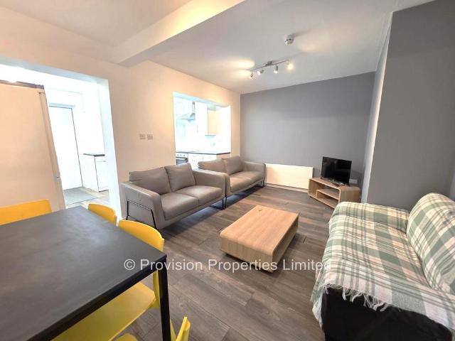 St Annes Drive, Headingley LS4 6 bed semi detached house to rent £2,730 pcm £630 pw