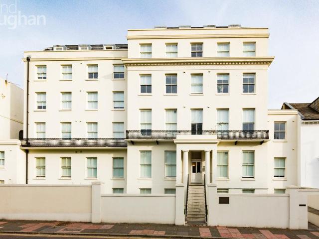 St Annes House, Buckingham Place. Studio to rent £1,075 pcm £248 pw