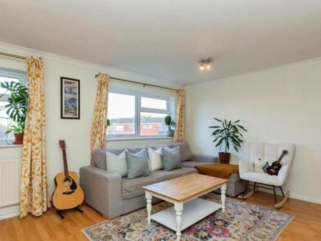 St. Annes Road, Aylesbury, 2 Bedroom Flat