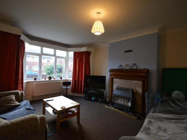 St. Annes Road, Leeds LS6 3 bed house to rent £1,807 pcm £417 pw