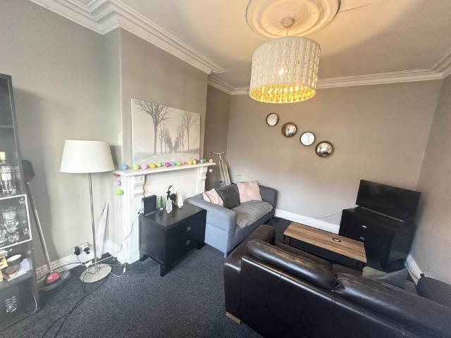St Ann's Mount Room 4, Burley, Leeds