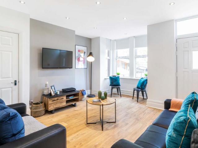 St Anns Ave, Leeds LS4 6 bed house to rent £3,510 pcm £810 pw