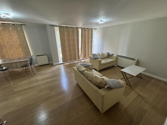 St. Andrews Close, Canterbury, CT1 2 bed flat to rent £1,450 pcm £335 pw