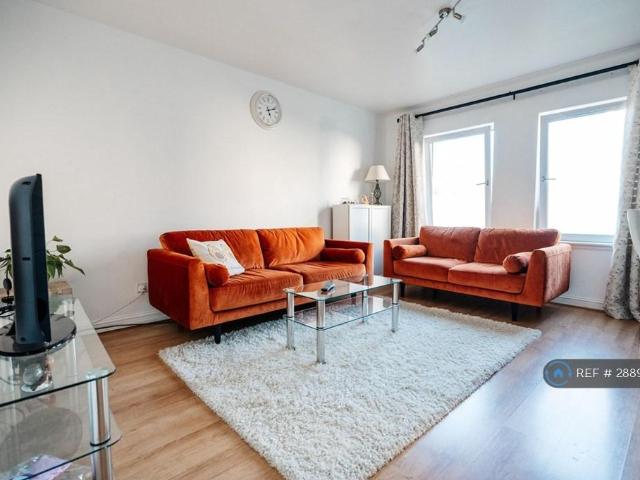 St Andrews Close, Glasgow, G41 2 bed flat to rent £1,450 pcm £335 pw