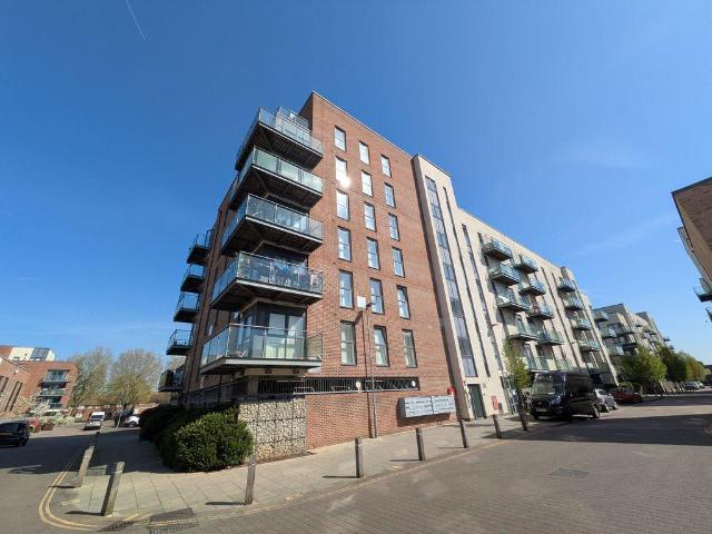 St. Andrews House, Academy Central. 2 bed apartment to rent £1,750 pcm £404 pw