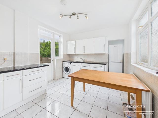 St. Andrews Road, London NW9 1 bed ground floor flat to rent £1,600 pcm £369 pw