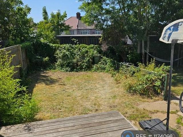 St Andrews Road, London, NW9 2 bed maisonette to rent £1,900 pcm £438 pw