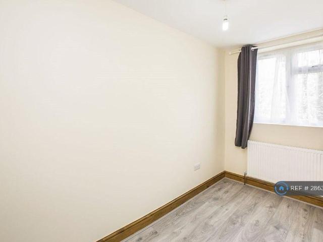 St Andrew's Road, London, E13 3 bed terraced house to rent £2,250 pcm £519 pw