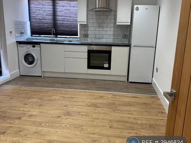 St Andrews Road, London, E17 2 bed flat to rent £1,950 pcm £450 pw