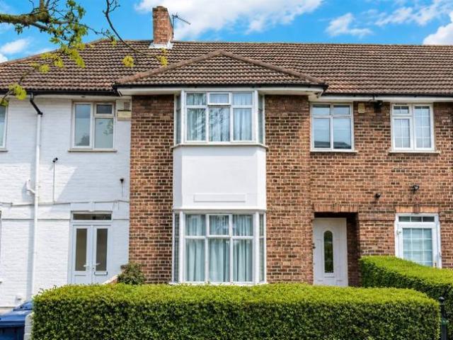 St. Andrews Road, London W3 1 bed flat to rent £1,703 pcm £393 pw