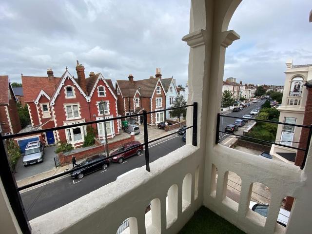 St. Andrews Road, Southsea 2 bed flat to rent £1,600 pcm £369 pw