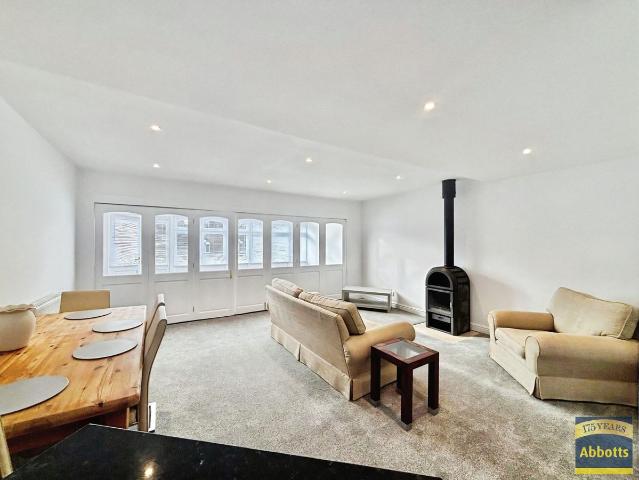St. Andrews Street South, Bury St. Edmunds IP33, 2 bed flat to rent, £1,685 pcm | PrimeLocation