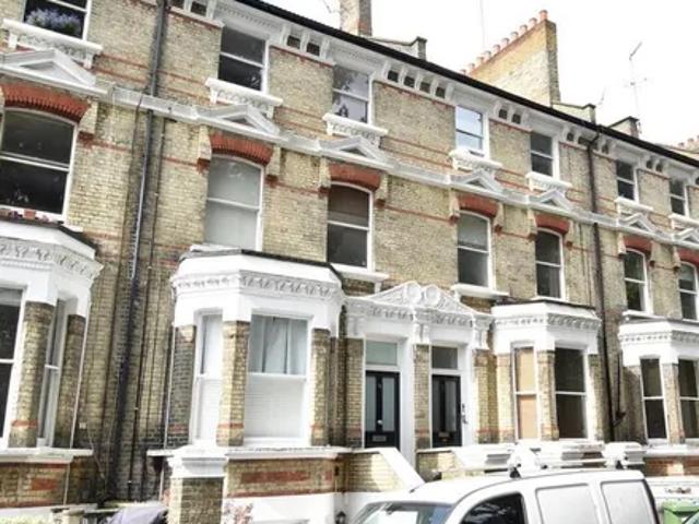 St Andrew's Square, London, KT6 4EA, United Kingdom | 2 bed apartment for rent #167488205 | Rentberry