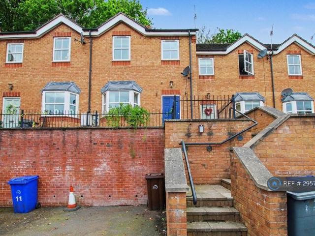 St Andrews Square, Stoke On Trent, ST4 3 bed terraced house to rent £1,175 pcm £271 pw