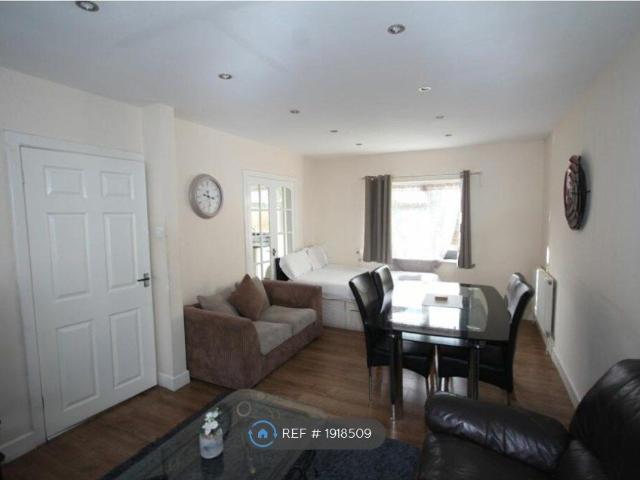 St. Andrews Way, Slough SL1, 3 bed semi detached house to rent, £2,095 pcm | PrimeLocation