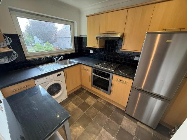 St Anthonys Avenue, IG8 2 bed maisonette to rent £1,750 pcm £404 pw