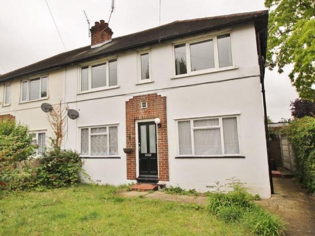 St. Anthonys Avenue, Woodford Green, IG8 2 bed maisonette to rent £1,750 pcm £404 pw