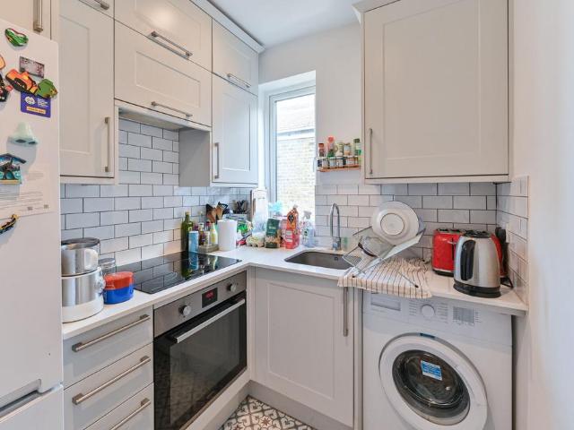 St Asaph, Brockley, London, SE4 2 bed flat to rent £2,200 pcm £508 pw