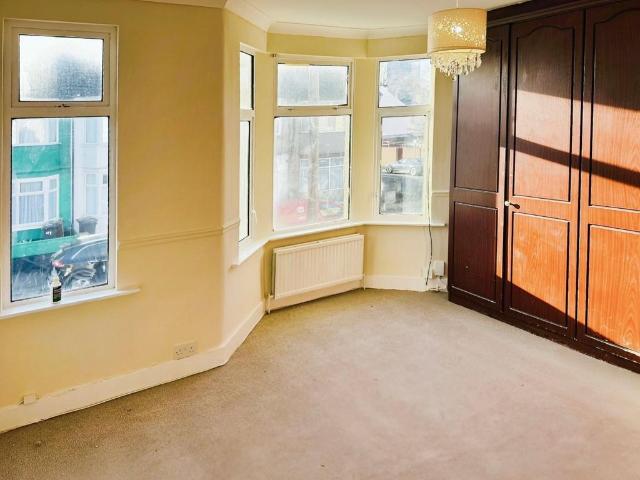 St. Awdrys Road, Barking IG11 3 bed terraced house to rent £2,400 pcm £554 pw