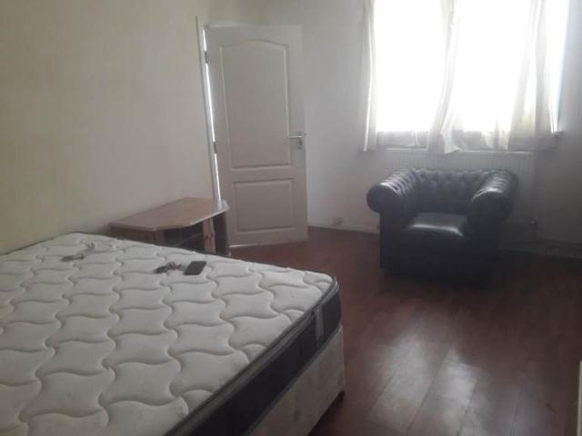 St. Aubyns Avenue, Hounslow TW3, Room to rent, £700 pcm | PrimeLocation