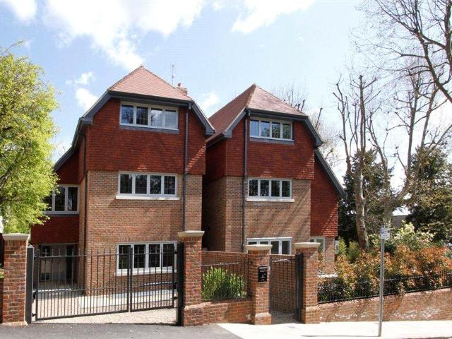 St Aubyn's Avenue, SW19 4 bed semi detached house to rent £13,500 pcm £3,115 pw