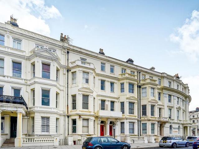 St. Aubyns Gardens, Hove, BN3 3 bed flat to rent £1,700 pcm £392 pw