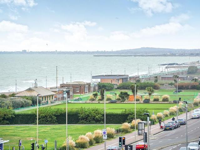 St. Aubyns Gardens, Hove, BN3 3 bed flat to rent £1,700 pcm £392 pw
