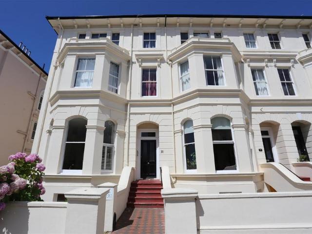 St Aubyns, Hove 1 bed flat to rent £1,175 pcm £271 pw