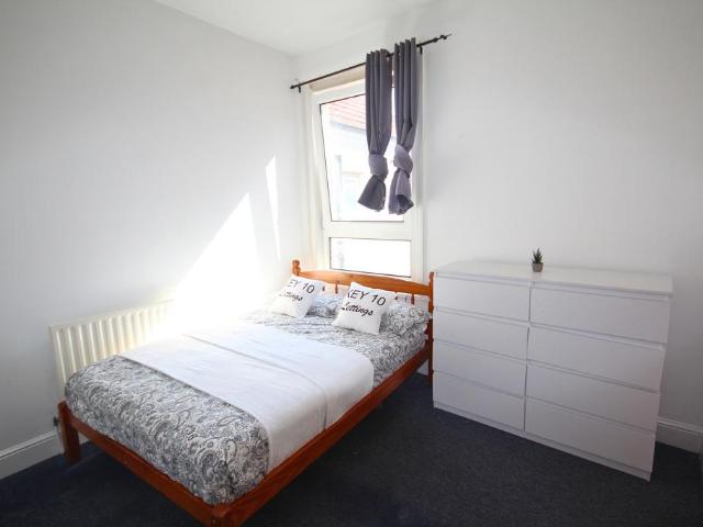 St. Augustine Road, Southsea PO4 5 bed terraced house to rent £2,675 pcm £617 pw