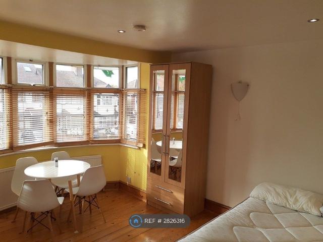 St Augustines Ave, London W5, Room to rent, £800 pcm | PrimeLocation