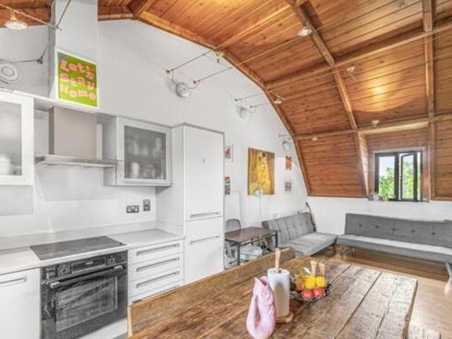 St. Augustines Court, Lynton Road, 2 Bedroom Flat