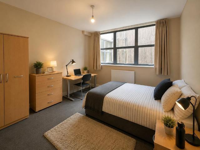 St Augustines Parade, Bristol BS1 5 bed flat to rent £3,250 pcm £750 pw