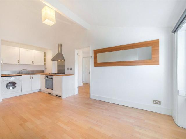 St Augustines Road, Camden, London, NW1 1 bed end of terrace house to rent £2,050 pcm £473 pw