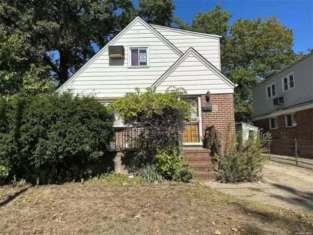 ST AVE, CAMBRIA HEIGHTS, NY 11411 Single Family Residence For.