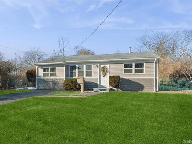 St Ave, Bay Shore, Home For Sale