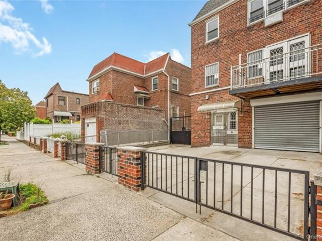 St Ave, East Elmhurst, Home For Sale